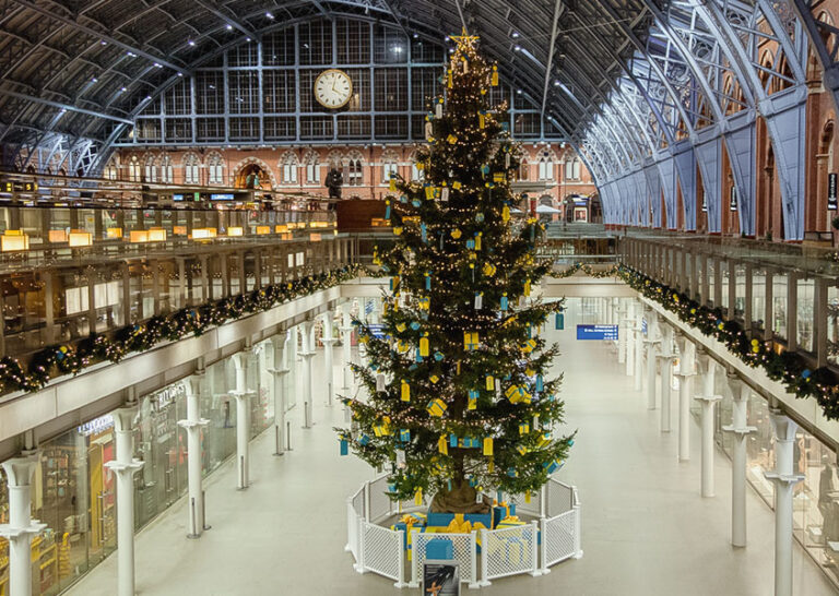 Christmas Tree Decorating Service | Indoor & Outdoor Commercial ...